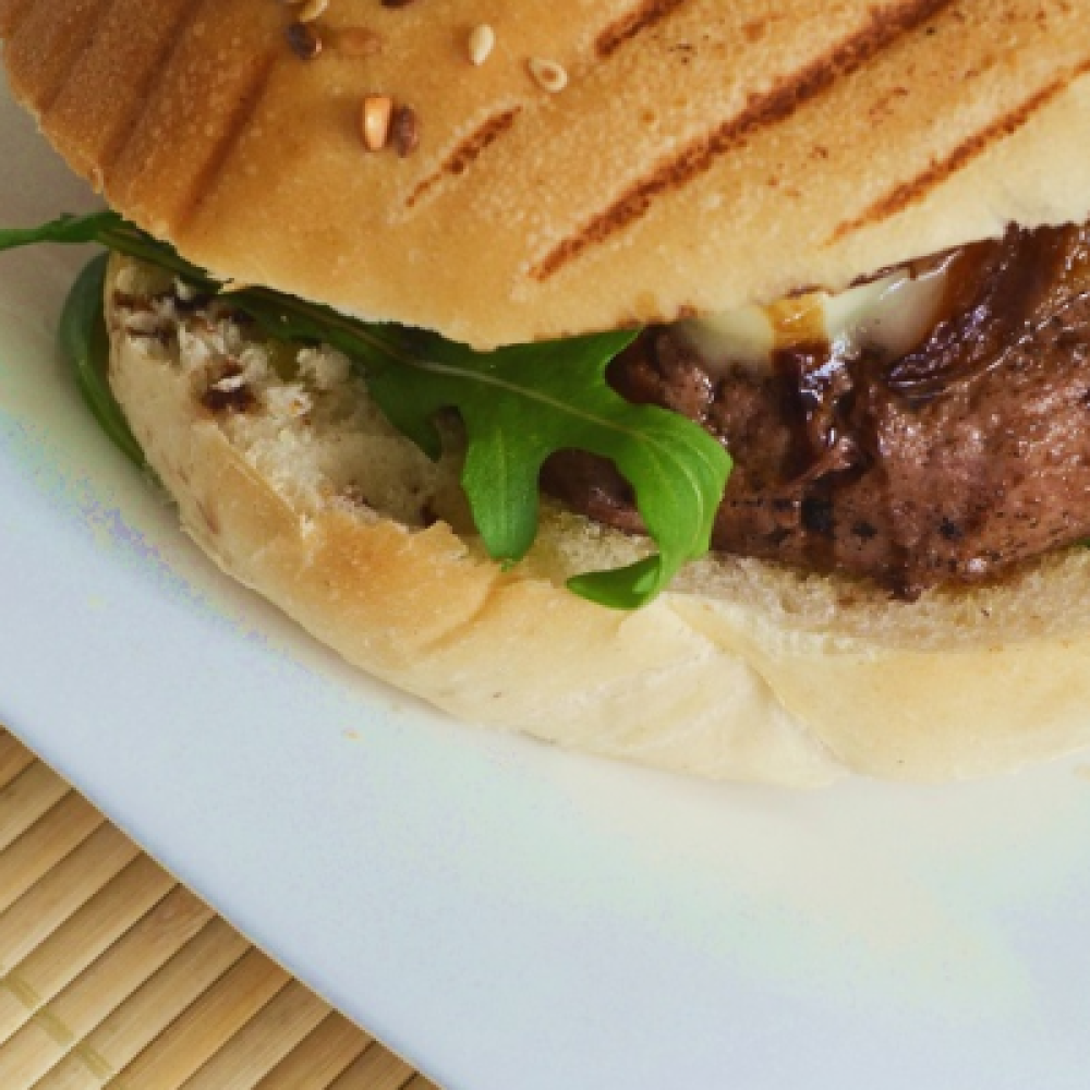 Hamburguesa de ternera crispy con queso, bacon & salsa barbacoa